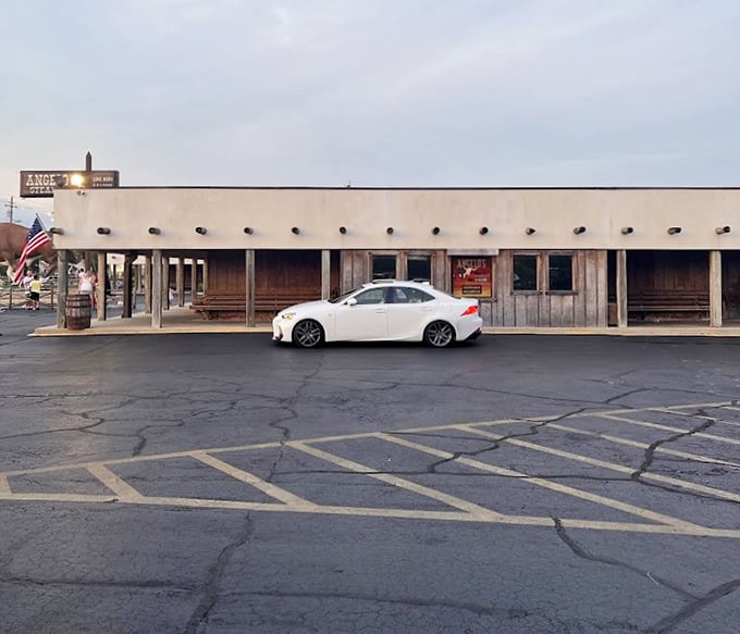 The unassuming exterior belies the culinary treasures within – a true testament to the adage "don't judge a book by its cover."