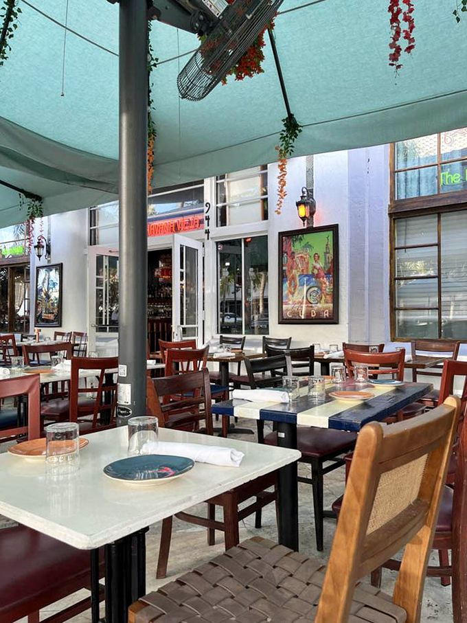 Al fresco dining lets you people-watch on Miami Beach while your taste buds travel to Havana.