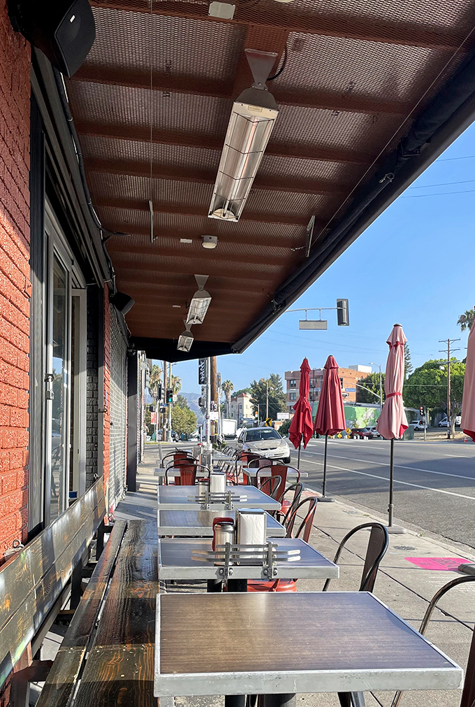 Outdoor tables with a front-row seat to Silver Lake's passing parade&mdash;dinner and a show, breakfast edition.