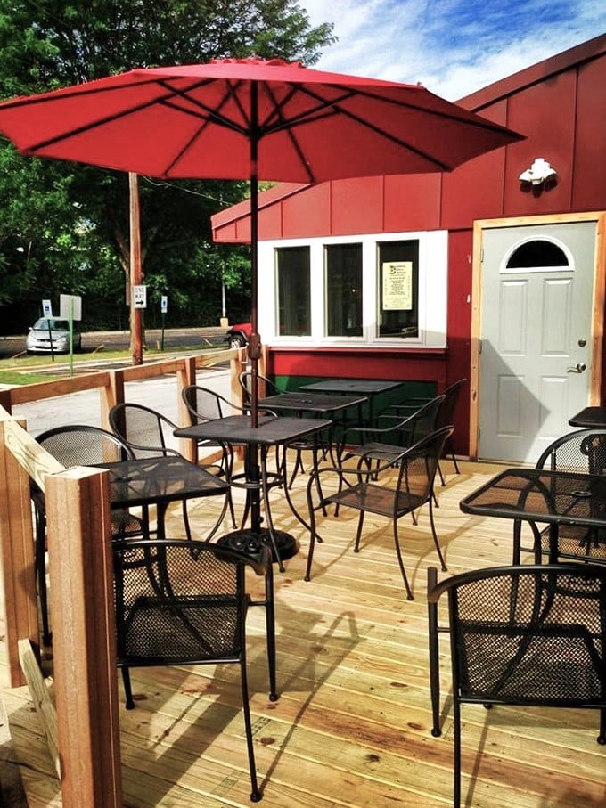 The outdoor patio offers al fresco dining under a cheerful red umbrella&mdash;summer in Illinois never tasted so Southern.