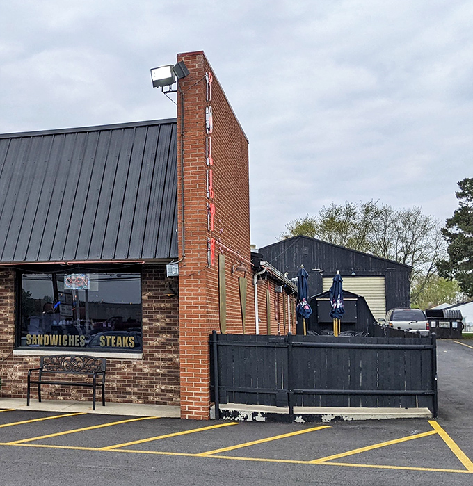Al fresco dining where the Ohio breeze pairs perfectly with whatever's on your plate.
