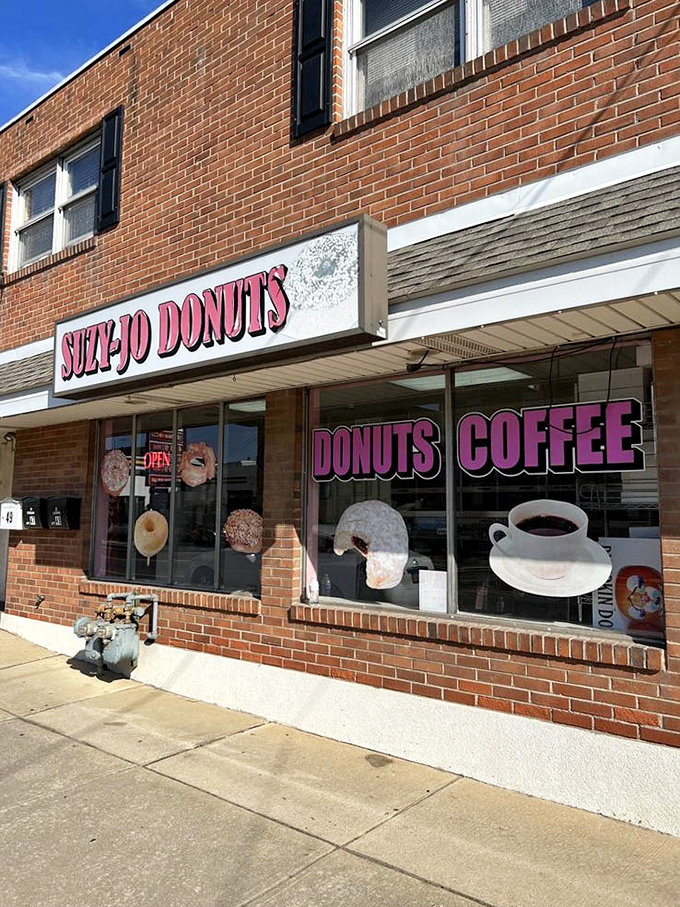 The iconic storefront that's launched a thousand diet cheat days. Simple, straightforward, and seriously good at what it does.