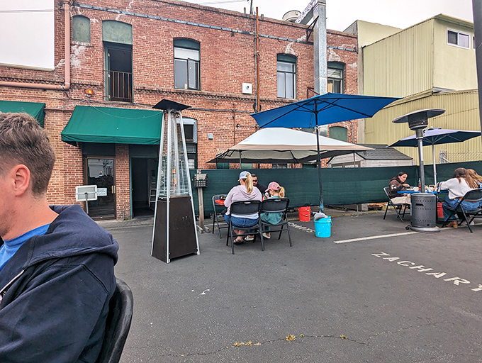 Outdoor seating for those who prefer their breakfast with a side of fresh air and people-watching&mdash;California dining at its most democratic.