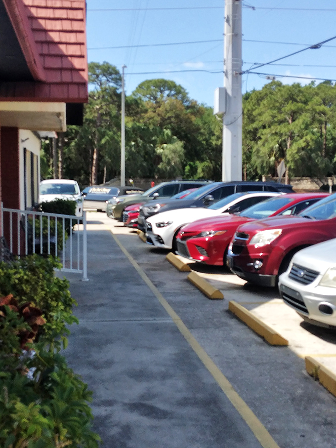 A full parking lot at a diner is like a five-star review you can see from the street&mdash;clearly, these folks know something good.