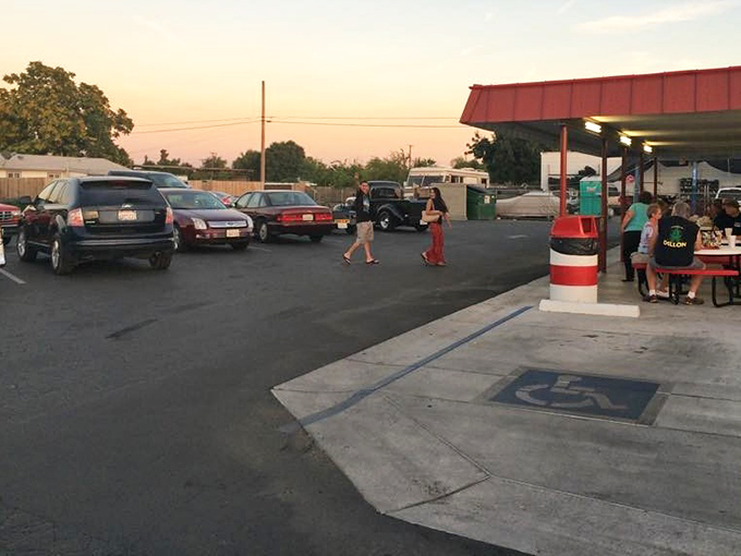 As dusk settles over the parking lot, hungry patrons arrive like moths to a flame&mdash;drawn by the promise of comfort food done right.