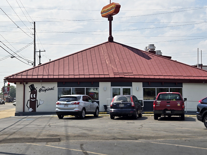The parking lot tells the story: locals know to arrive early because nobody misses a chance to visit this red-roofed temple of tubular meat.