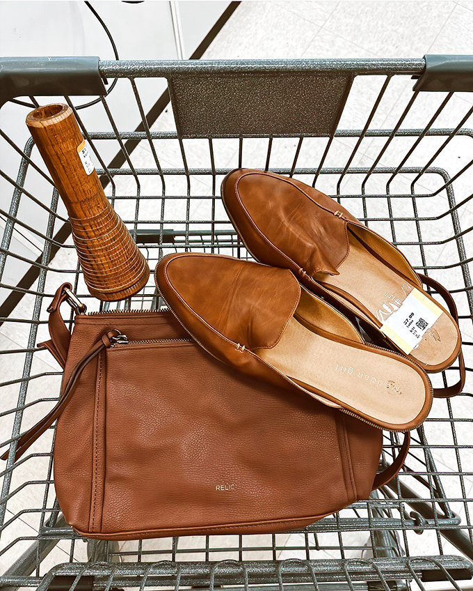 The thrift store cart of champions! Those caramel leather mules and matching bag are the definition of serendipitous style coordination.