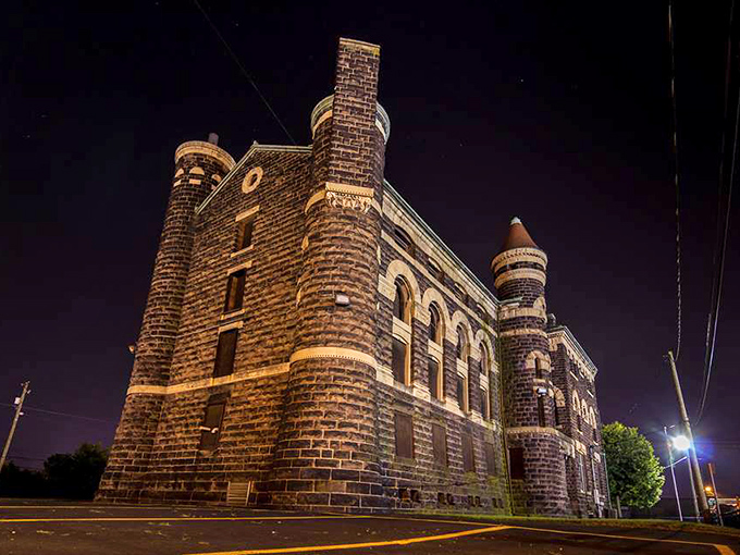 Nightfall transforms the jail into a brooding silhouette worthy of a Gothic novel cover. Those stones look even more imposing when dramatically lit against the darkness.