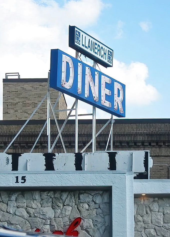 The iconic signage that's guided breakfast seekers to this Upper Darby treasure for years.
