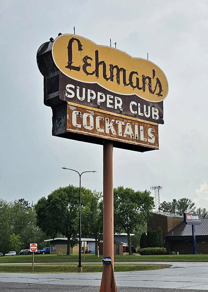 That vintage sign has guided hungry travelers for decades – a beacon of hope for those seeking authentic Wisconsin supper club magic.