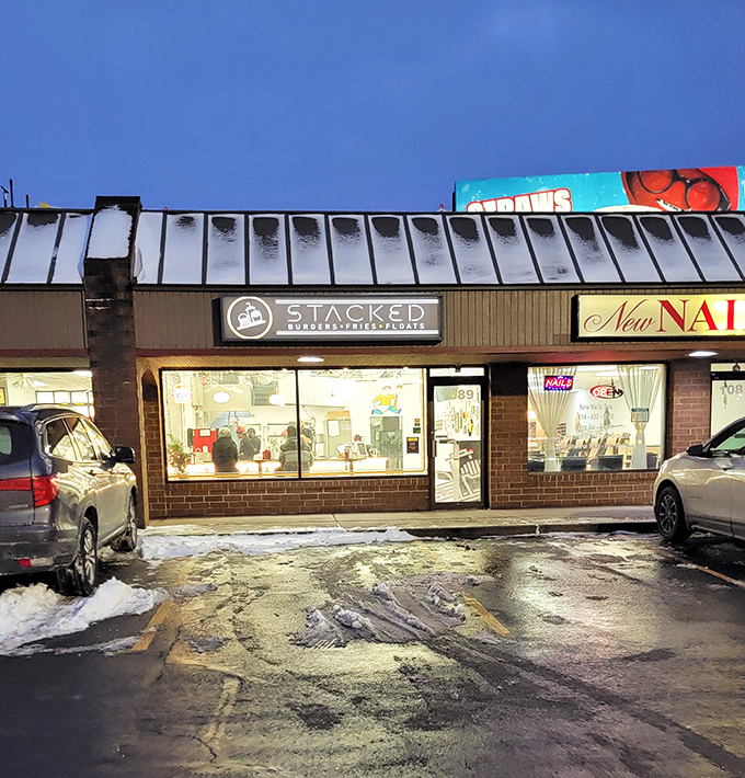 Even at night, this place beckons like a beacon for hungry souls everywhere.