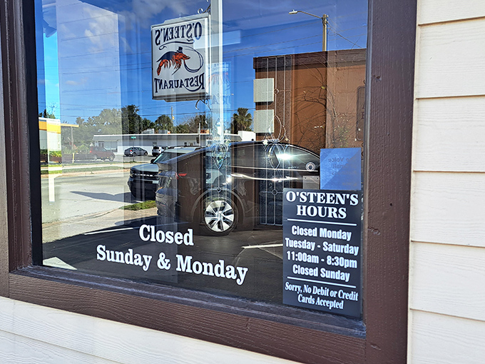 The hours posted clearly&mdash;a restaurant confident enough to set boundaries. When you're this good, you make your own rules.