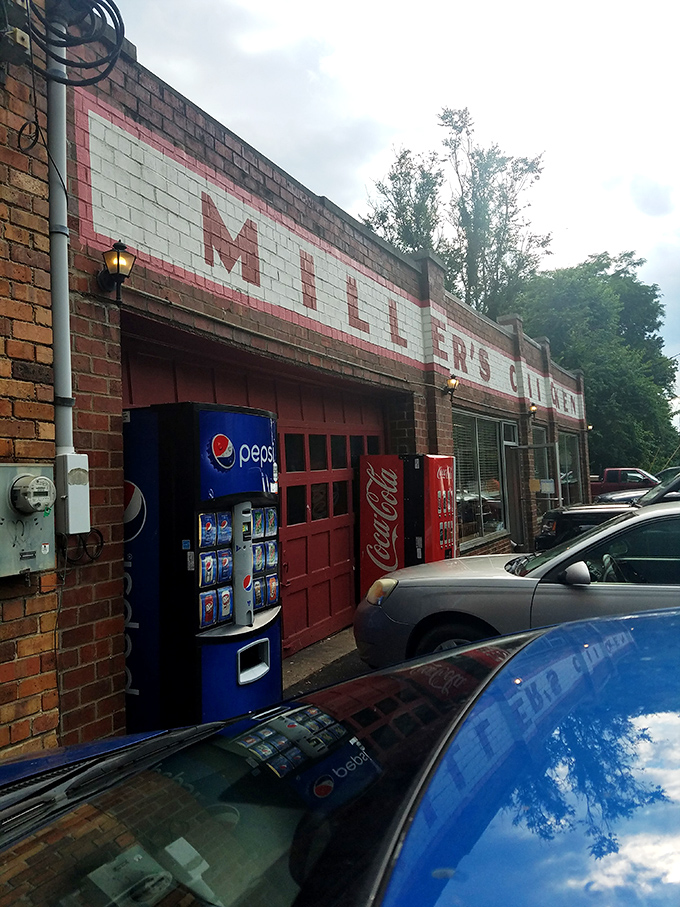 Even the vending machines outside seem to understand they're in the presence of greatness. The Pepsi and Coke machines have front-row seats to culinary history.