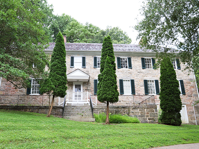 The Carter-Archer Mansion stands with dignified grace, as if posing for a historical portrait. Georgian architecture never looked so at home.