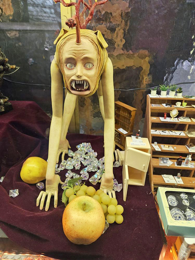 This fruit-loving creature gives "eating healthy" a sinister new meaning. Apple a day keeps everyone away.