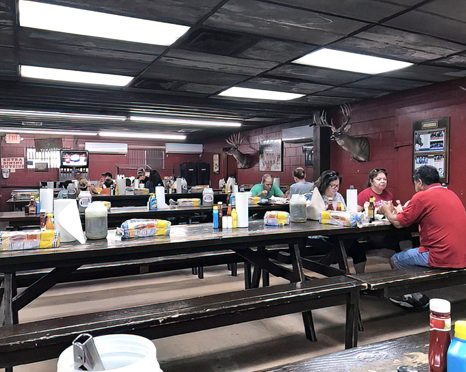 The dining room&mdash;where calories don't count and the only acceptable noise is the sound of contented chewing and occasional moans of delight.