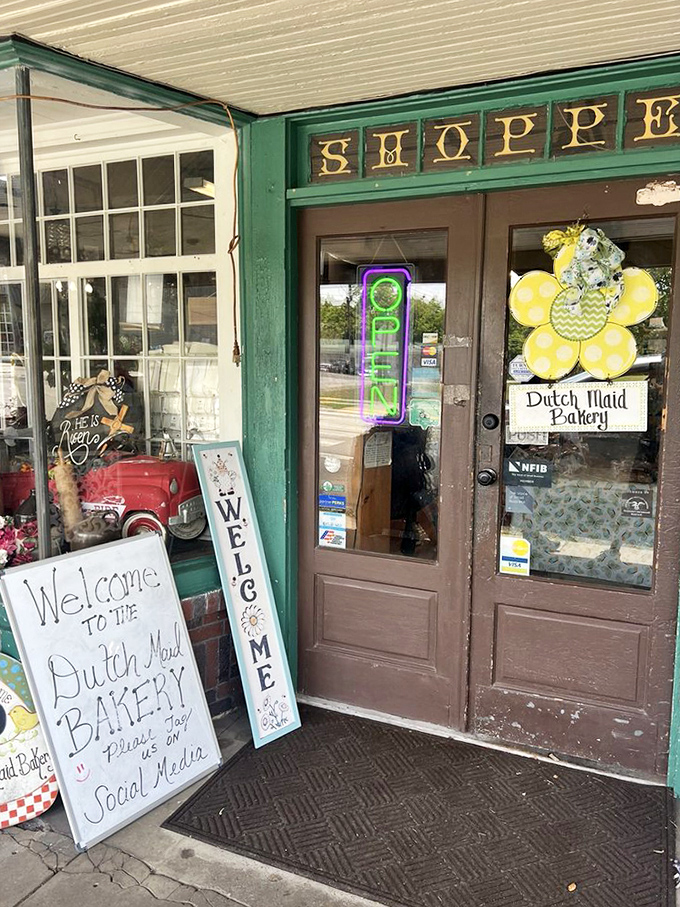 Welcome to the Dutch Maid Bakery&mdash;six words that promise you're about to have one of the best food experiences in all of Tennessee. 