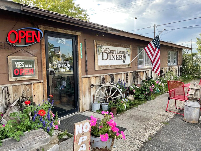 Multiple "OPEN" signs and cheerful flowers practically beg you to pull over&mdash;resistance is futile when prime rib and homemade pie await.