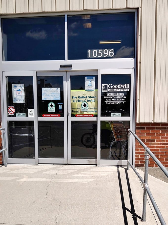 The entrance to bargain paradise, complete with store hours that tell you exactly when you can begin your next treasure-hunting expedition.