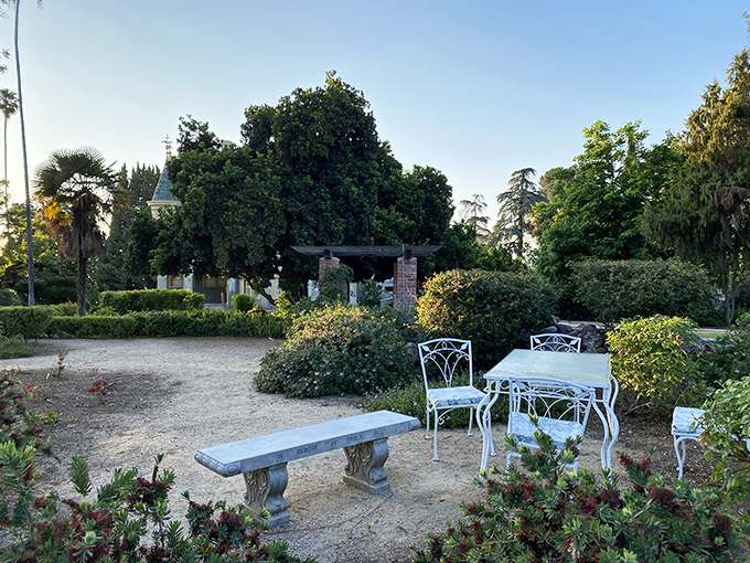 Garden party, anyone? This intimate seating area practically begs for witty conversation and perhaps a glass of something refreshing.