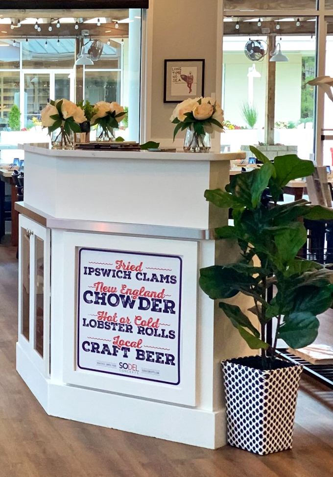 The host stand proudly announces what you're in for: Ipswich clams, New England chowder, and those legendary lobster rolls. Consider this your treasure map.