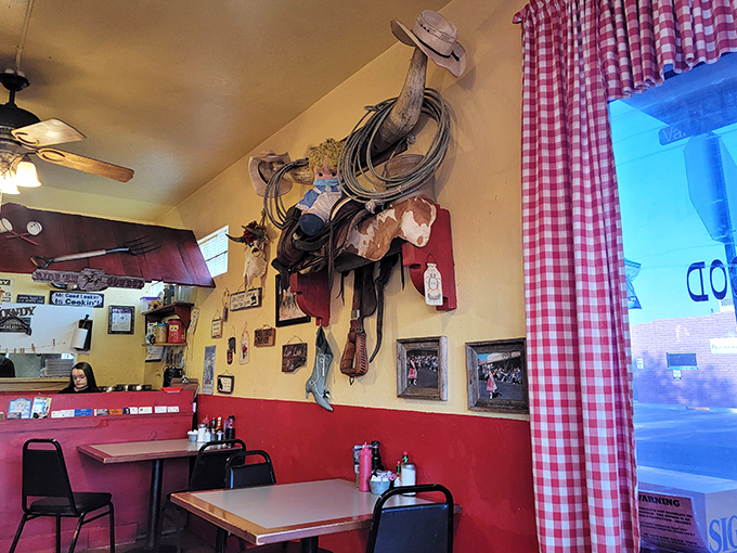 Cowboys on the walls, comfort on the plates &ndash; this is Arizona dining at its most authentic.