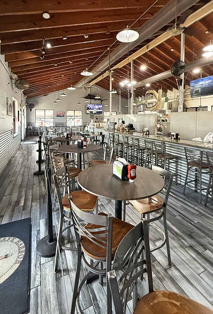 Industrial-chic meets dockside casual in this no-nonsense dining area. Those high-top tables have witnessed countless seafood epiphanies.