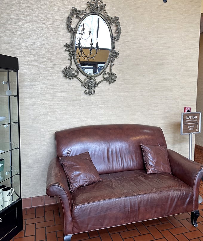 The waiting area's leather loveseat and ornate mirror suggest that good things come to those who wait&mdash;especially when stuffed chicken breast is the reward.