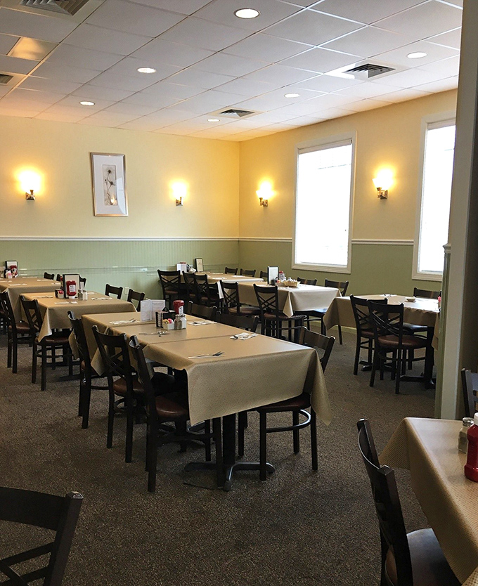 Room to breathe, room to eat, room for seconds &ndash; this layout understands the importance of elbow room.