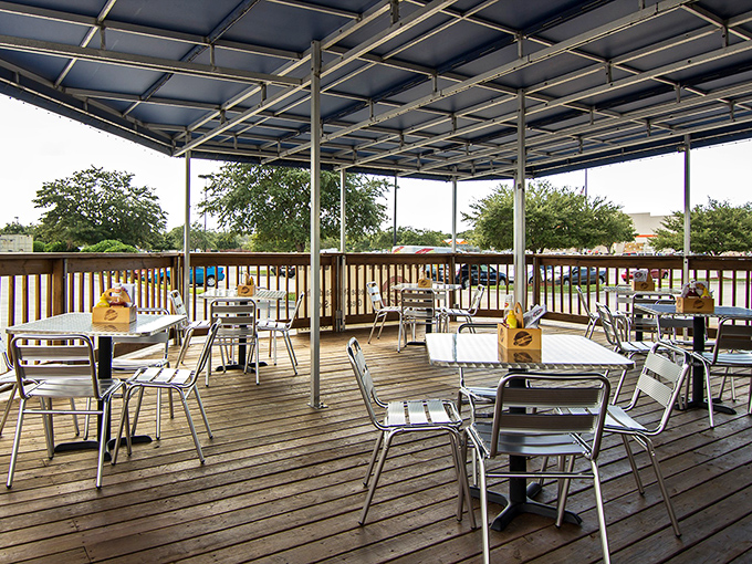 Florida sunshine and fresh air make the outdoor seating area a perfect spot to enjoy your sandwich when the weather cooperates.