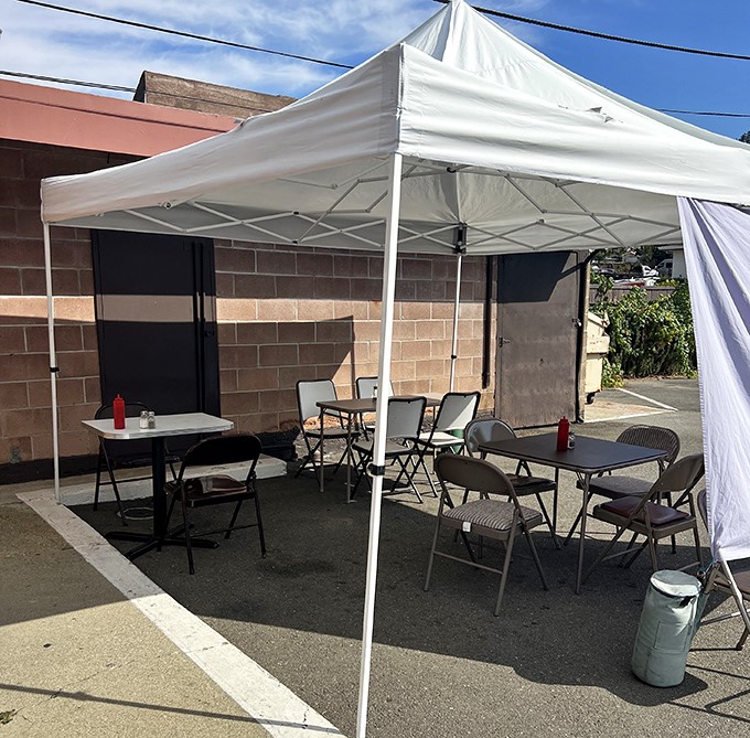 When California weather cooperates (which is often), outdoor seating under a simple canopy feels like the right way to enjoy a burger paradise.