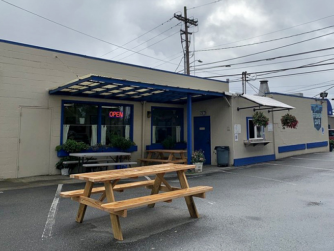 Even Seattle's notorious rain can't keep fans away. This picnic table has witnessed countless post-breakfast food comas and satisfied sighs.