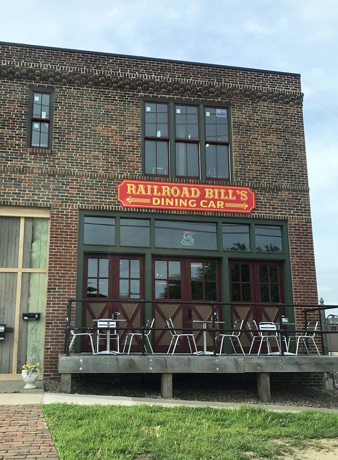 On sunny days, these outdoor seats become the hottest real estate in Des Moines&mdash;perfect for people-watching while savoring your breakfast bounty.