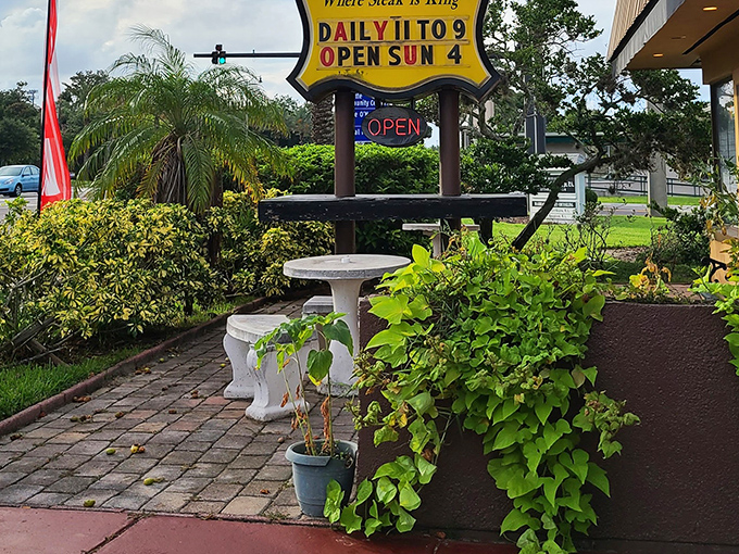 Even the outdoor seating promises good times &ndash; fresh air pairs wonderfully with fresh beef, who knew?