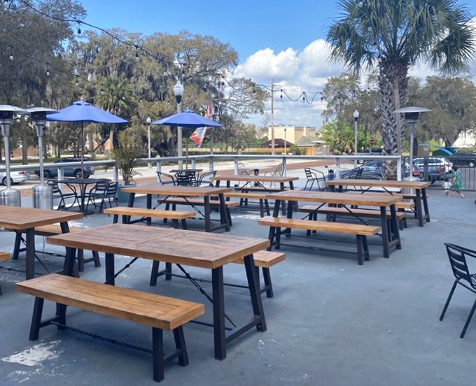 Florida outdoor dining at its finest: picnic tables bathed in sunshine, with palm trees standing guard against any hint of winter.