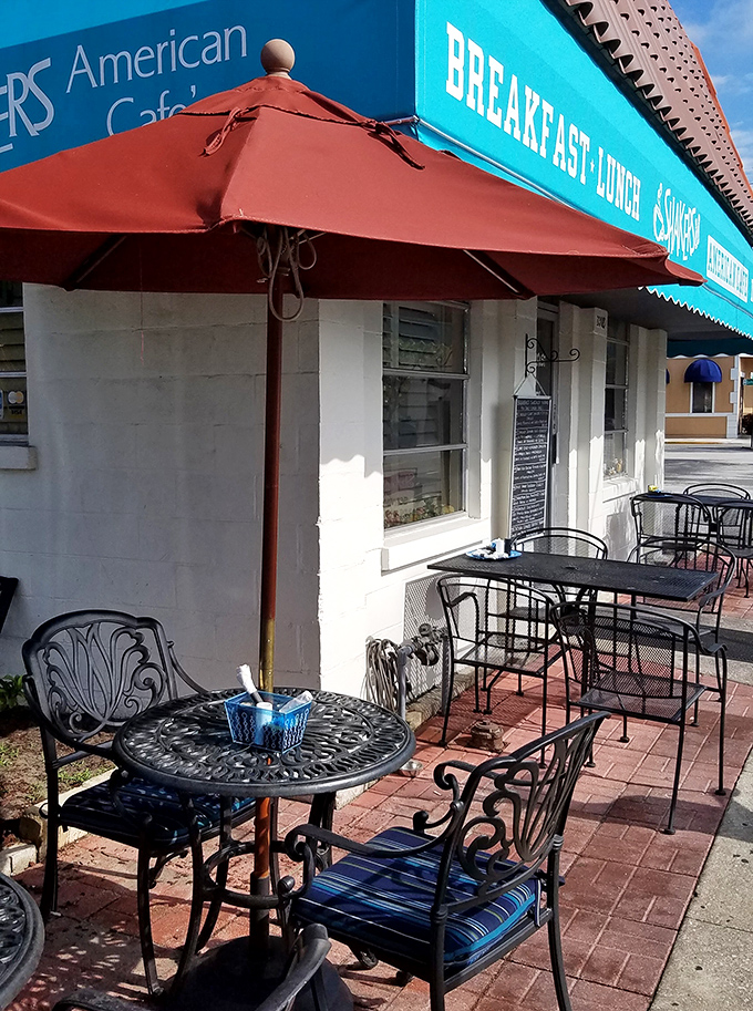 Outdoor seating for those perfect Florida mornings when the humidity takes a rare day off and breakfast al fresco beckons.
