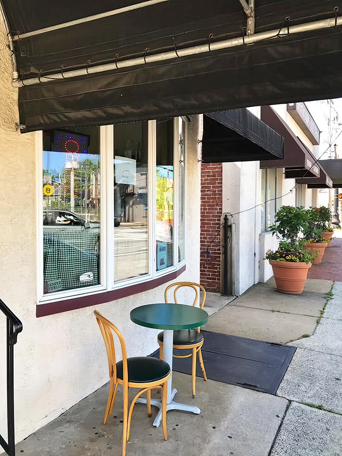 Sidewalk seating for when the weather's right. A green table and bentwood chairs &ndash; diner simplicity at its finest.