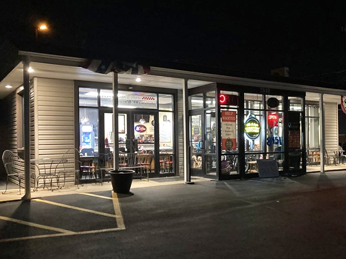 After dark, the glow from Ma and Pop's windows acts like a beacon for the breakfast-for-dinner crowd seeking comfort food salvation.