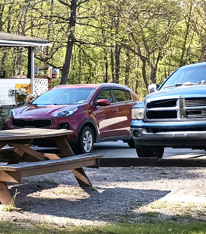 The parking area where hungry travelers pause their journey. Those picnic tables have heard many "we need to come back here" conversations.