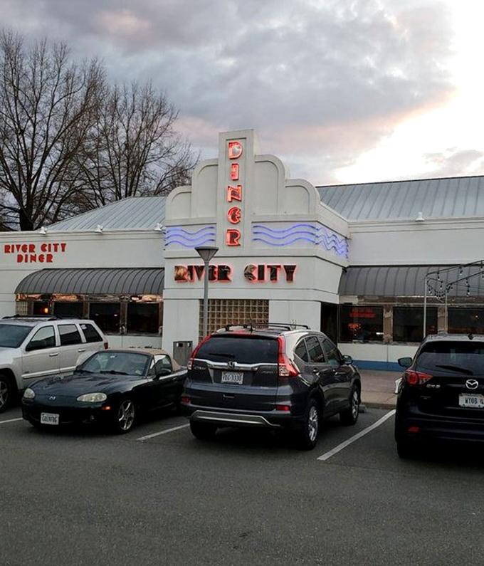 As dusk settles, the illuminated art deco fa&ccedil;ade of River City Diner glows like a beacon for hungry travelers and locals alike. 