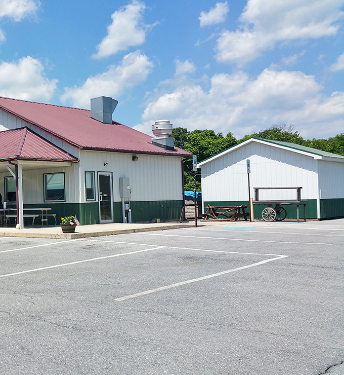 Ample parking means you can focus on the important decision: which amazing barbecue combination will satisfy today?