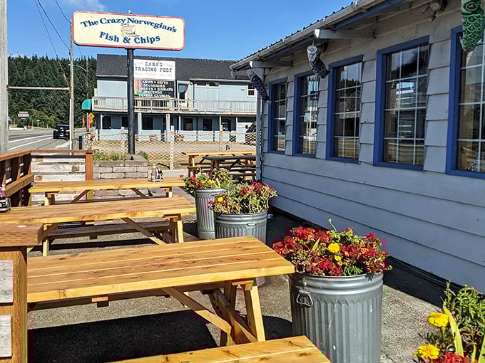 Picnic tables, flower-filled planters, and ocean air &ndash; the outdoor seating area offers a perfect spot for enjoying seafood in its natural habitat.