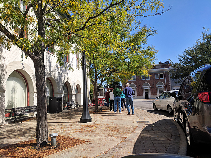 The sidewalk queue&mdash;a democratic mix of locals and pilgrims united by the universal language of burger anticipation.