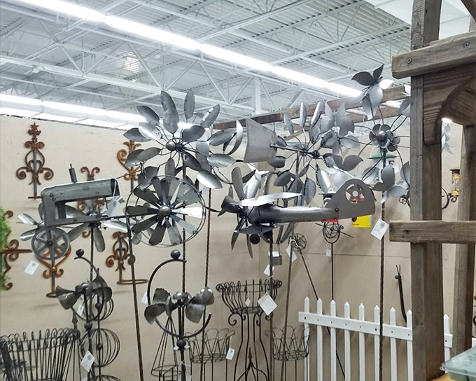 Metal garden spinners: kinetic art for your backyard. These whirligigs dance in the slightest breeze, bringing movement and joy to any outdoor space.