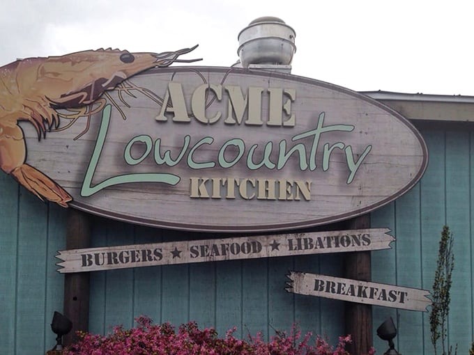 The sign says it all: BURGERS ★ SEAFOOD ★ LIBATIONS ★ BREAKFAST. Four essential food groups according to coastal Carolina philosophy.