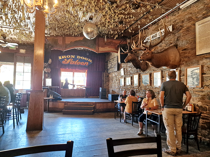 The welcoming stage with that keeps diner entertained while having delicious meals.