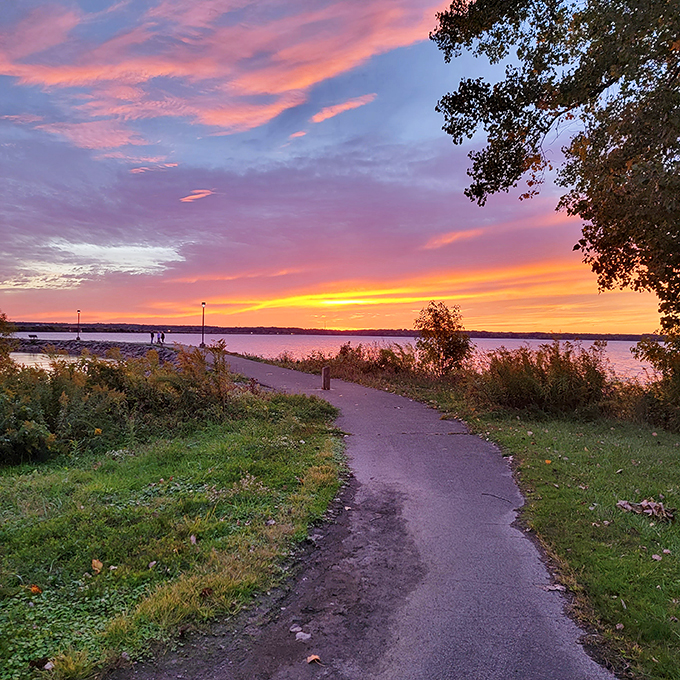 Sunsets at Pymatuning don't just end the day&mdash;they celebrate it with a sky show that makes smartphone cameras work overtime.