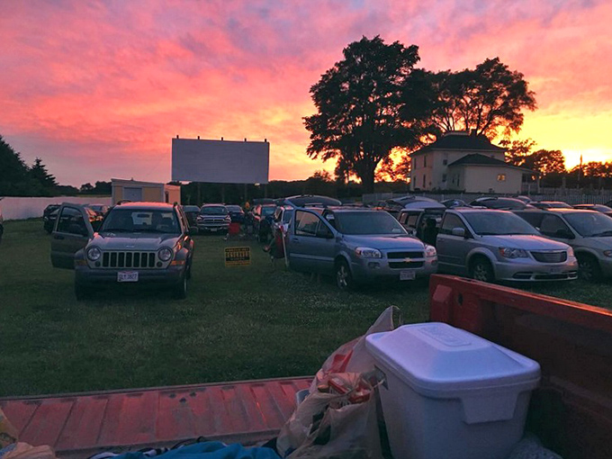 Nature provides the most spectacular opening act&mdash;a fiery sunset that silhouettes the screen and transforms ordinary cars into magical viewing pods.