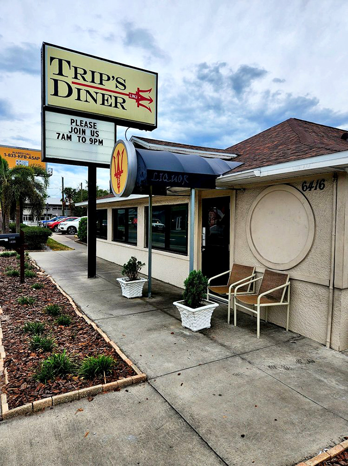 The entrance beckons with simple charm and operating hours generous enough for both early birds and night owls. 7am to 9pm means breakfast anytime.