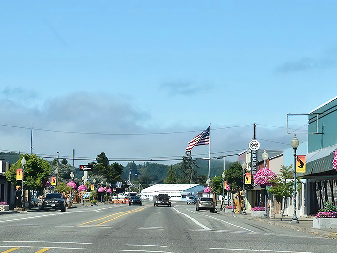 Reedsport knows how to do small-town Oregon with just the right amount of quirk.